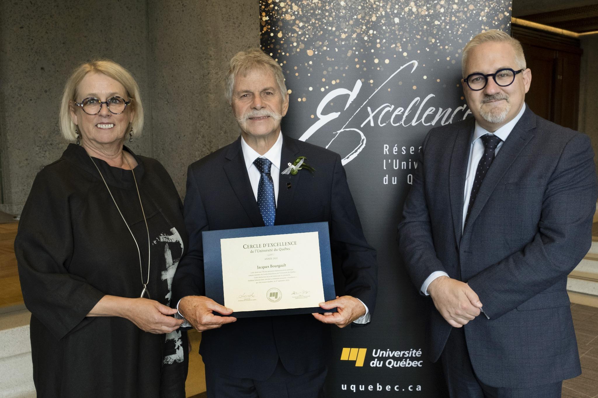 Jacques Bourgault admis au Cercle d'excellence de l'Université du ...